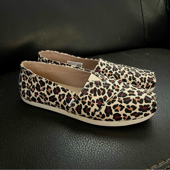 Toms | Shoes | Toms Womans 65 Leopard Print Flats | Poshmark